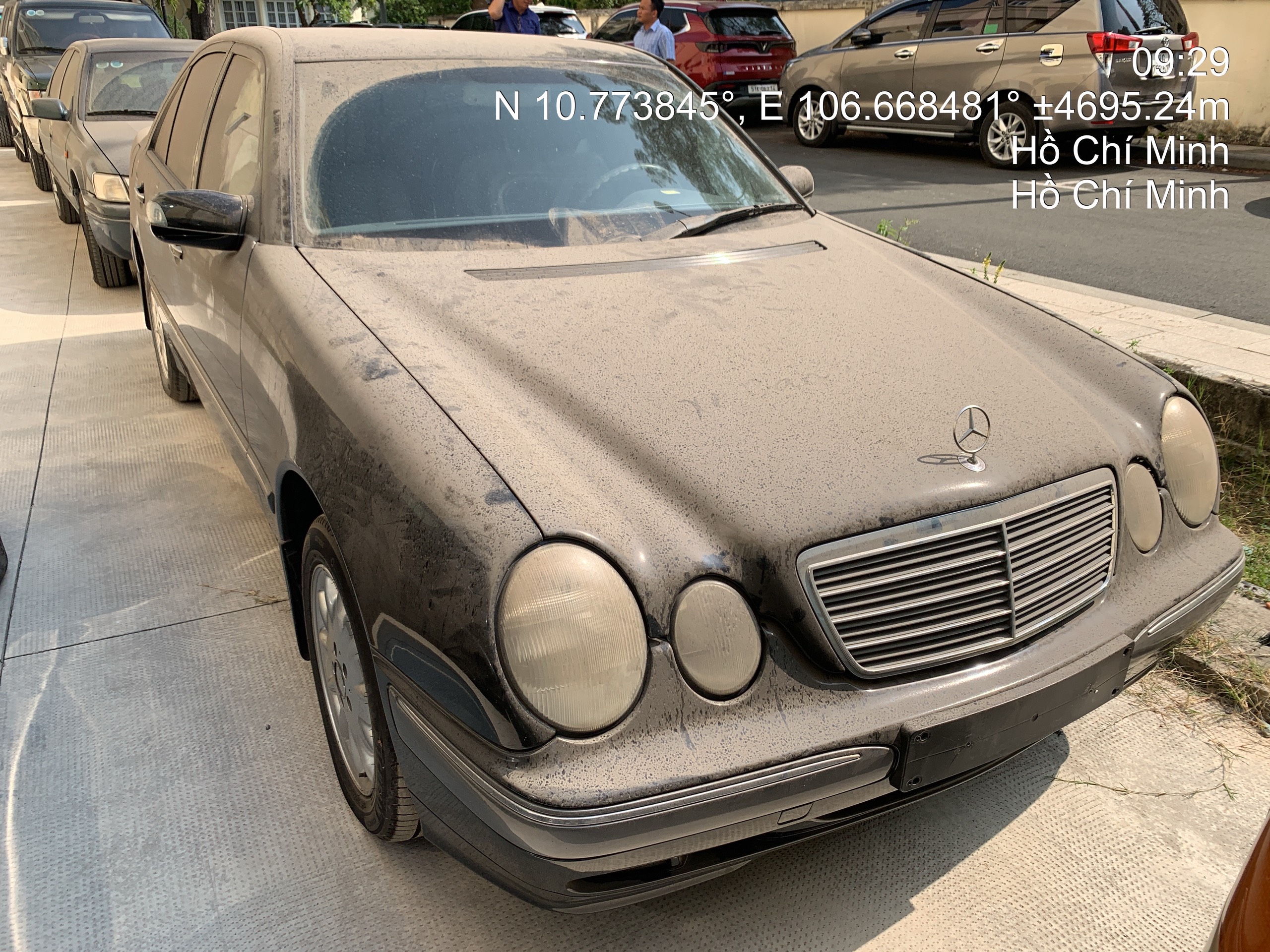 Xe ô tô hiệu Mercedes Bez E240BKS: 80B-2835 của Văn phòng Trung ương ...