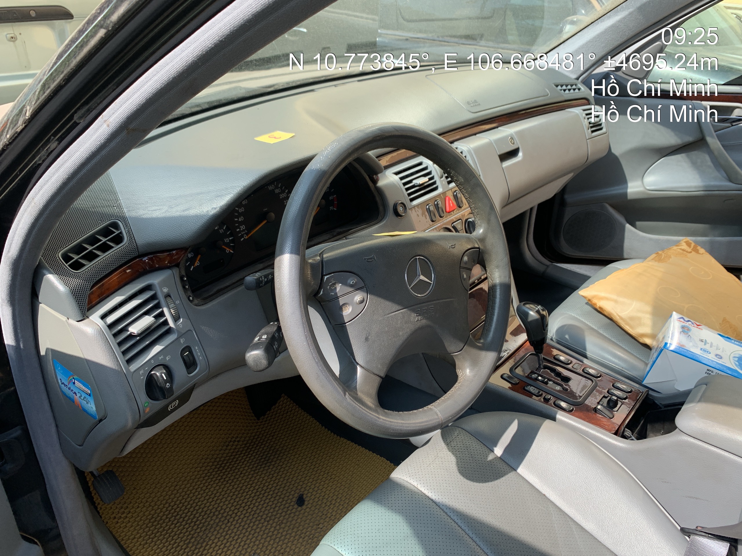 Xe ô tô hiệu Mercedes Bez E240BKS: 80B-2835 của Văn phòng Trung ương ...