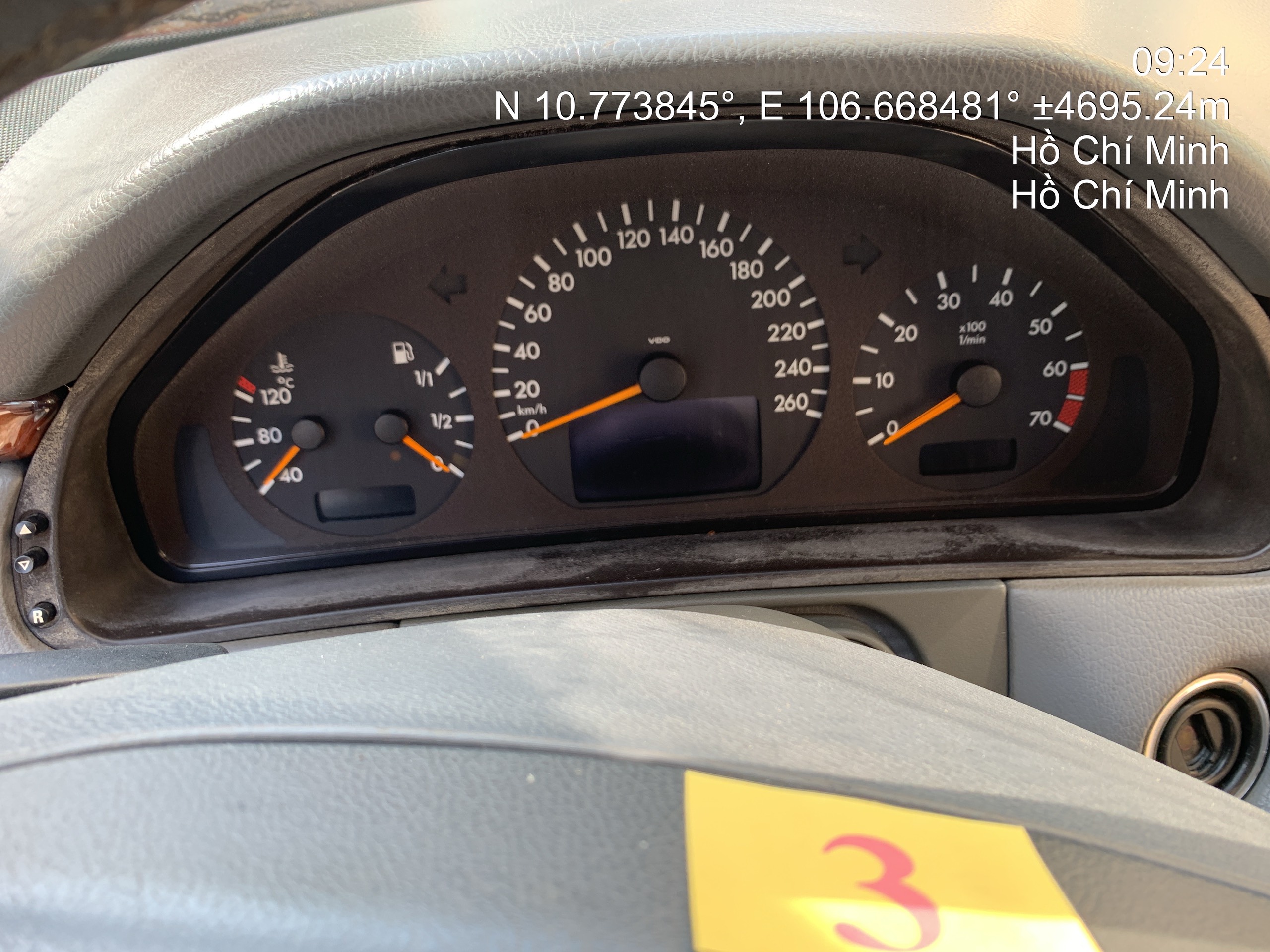Xe ô tô hiệu Mercedes Bez E240BKS: 80B-2835 của Văn phòng Trung ương ...