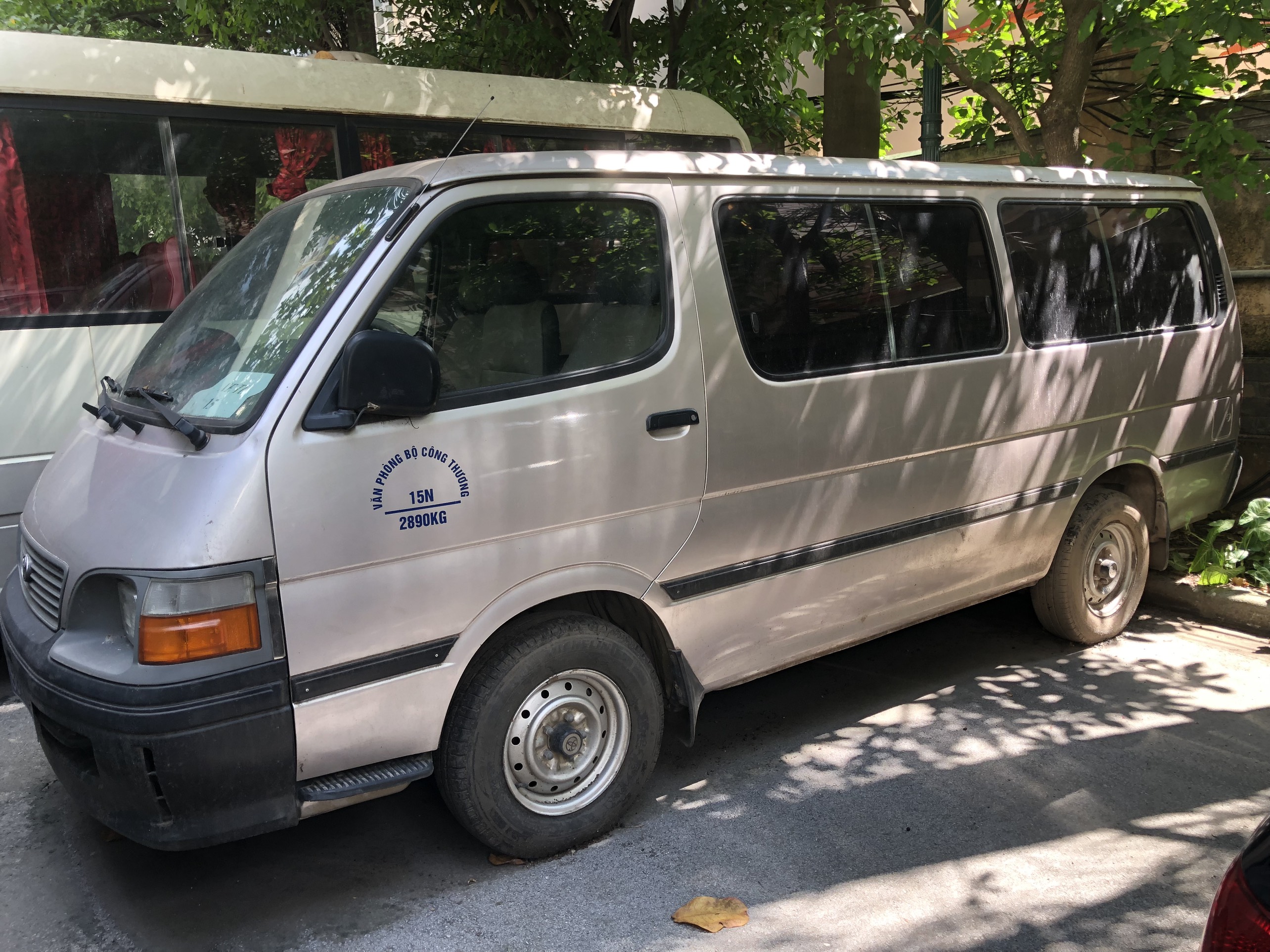 Xe ô tô Toyota Hiace biển kiểm soát số 80A-039.40 của Văn phòng Bộ Công ...