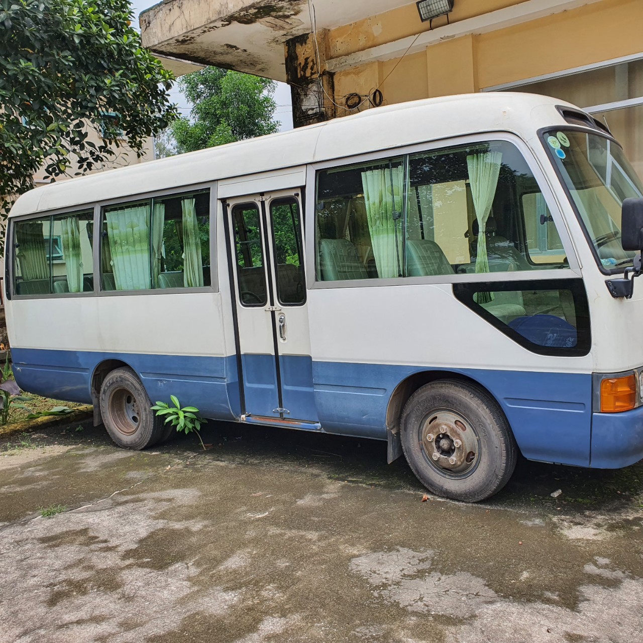 Xe ô tô nhãn hiệu Toyota Coaster 2.7, BKS: 80B-2414 do Văn phòng Trung ...
